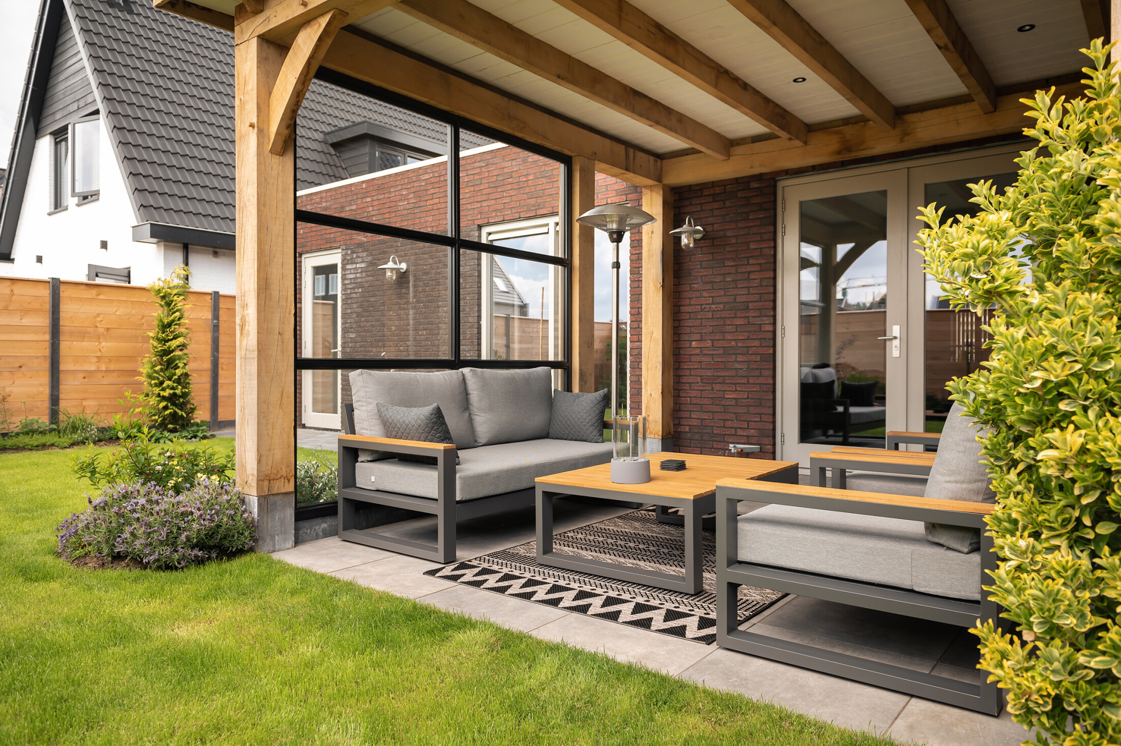 Eiken veranda als verlengstuk van de woning | Reus Buitenkamers