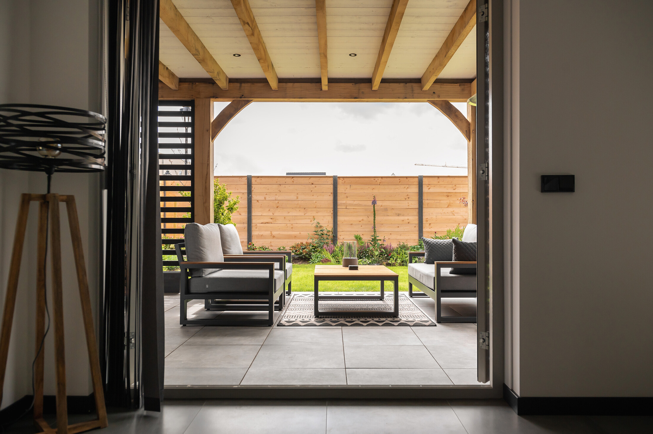 Eiken veranda als verlengstuk van de woning | Reus Buitenkamers