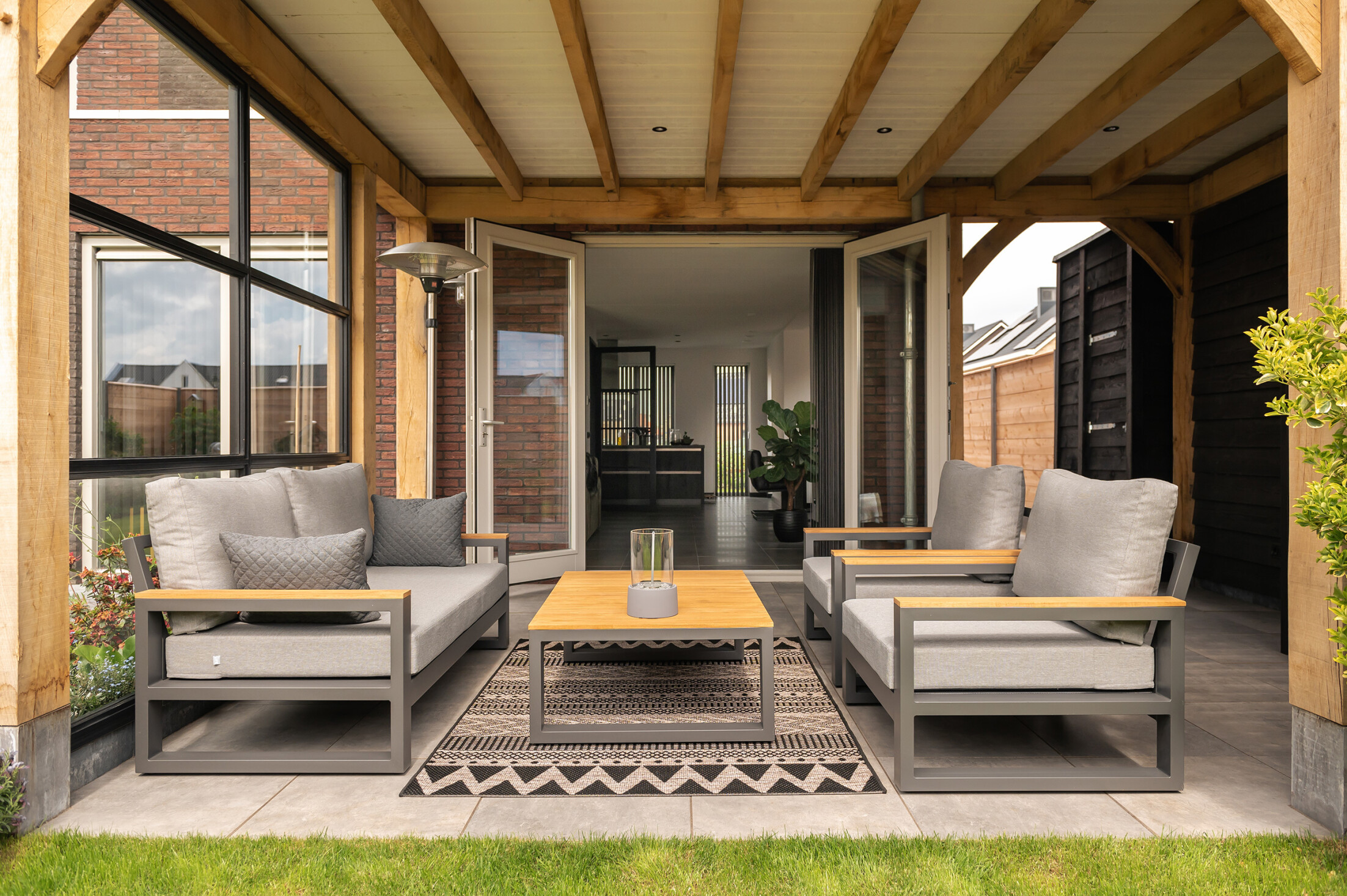 Eiken veranda als verlengstuk van de woning | Reus Buitenkamers
